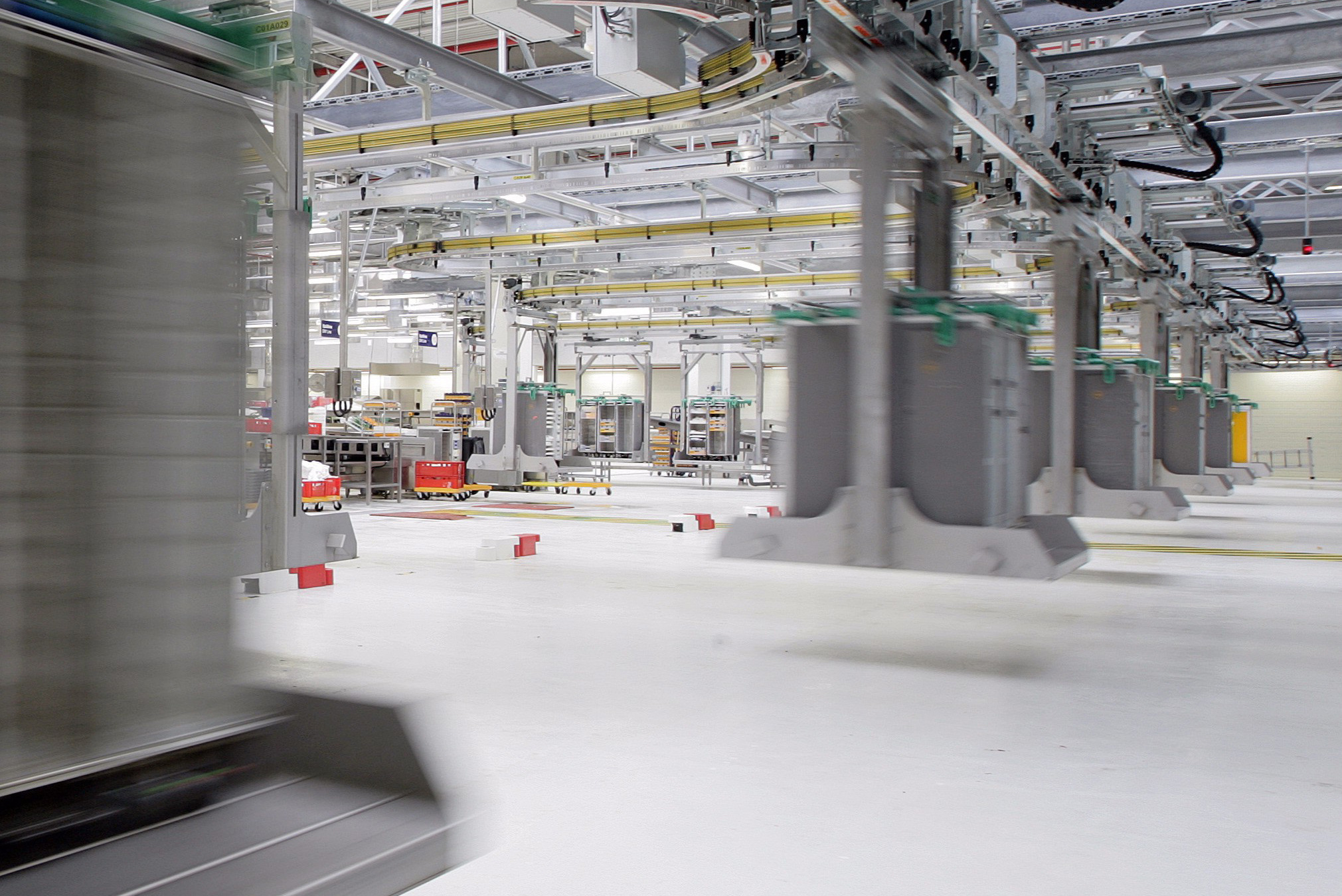 Stationäre Fördertechnik vs. FTS: Wie erreichen Logistiker den ...